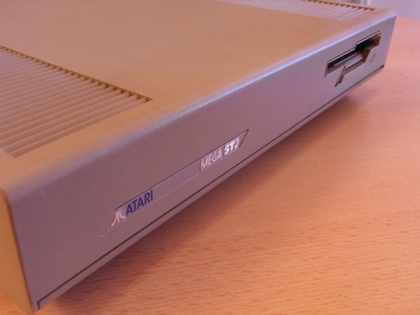 Atari Mega ST 2 Vorderseite – Jungsis Corner