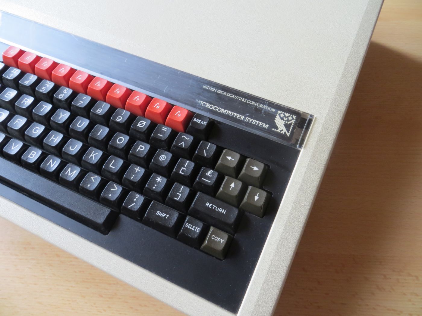 Acorn BBC Micro Model B – Schriftzug – Jungsis Corner